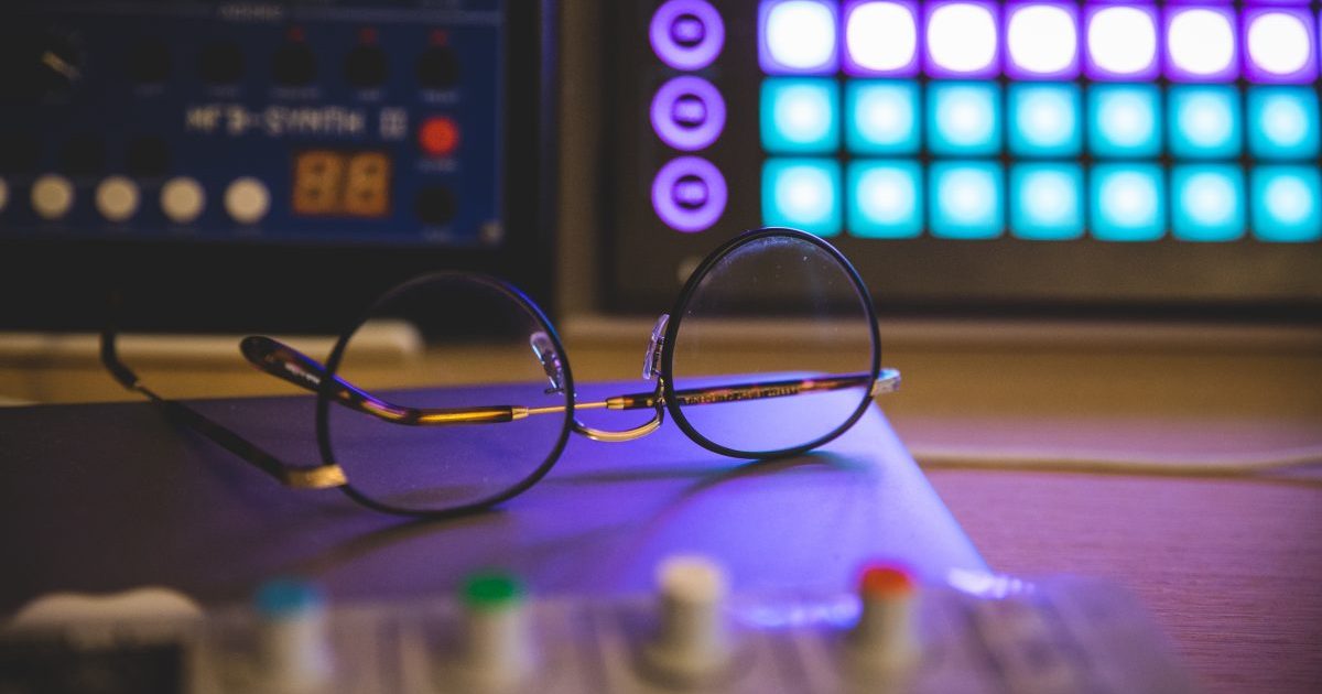 Twardowski Is A Synth Freak. Życie crackheada - Rytmy.pl