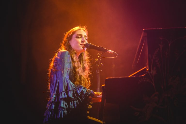 Birdy ponownie wzrusza. Posłuchaj singla "If This Is It Now" - Rytmy.pl