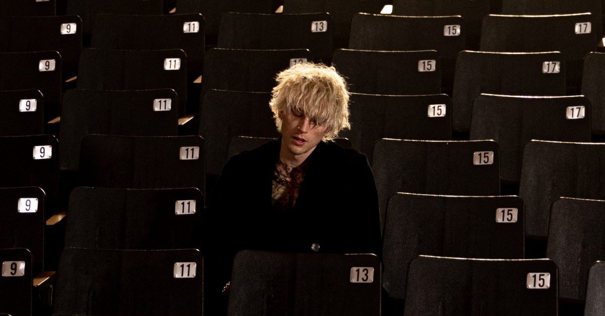 Machine Gun Kelly - "Downfalls High", zobacz bijący rekordy film - Rytmy.pl