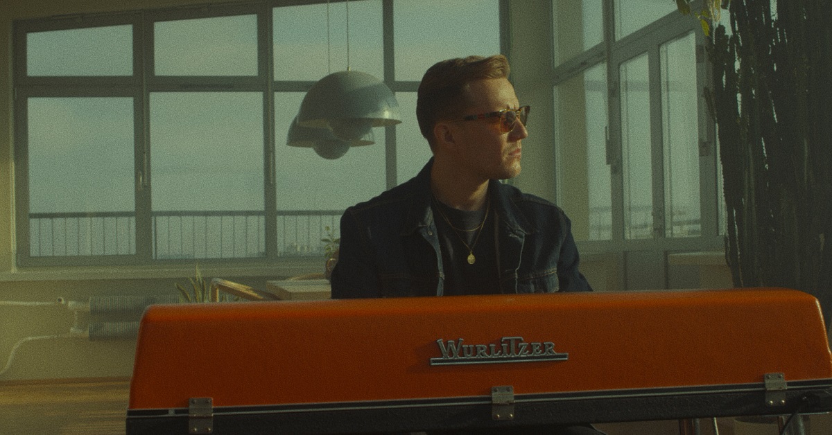 Mrozu w emocjonalno-tanecznym singlu „Palę w oknie” - Rytmy.pl