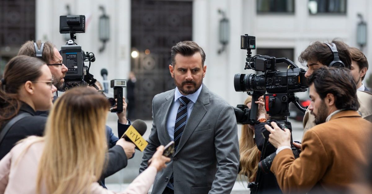 „Wotum nieufności” Remigiusza Mroza zostanie zekranizowane - Rytmy.pl