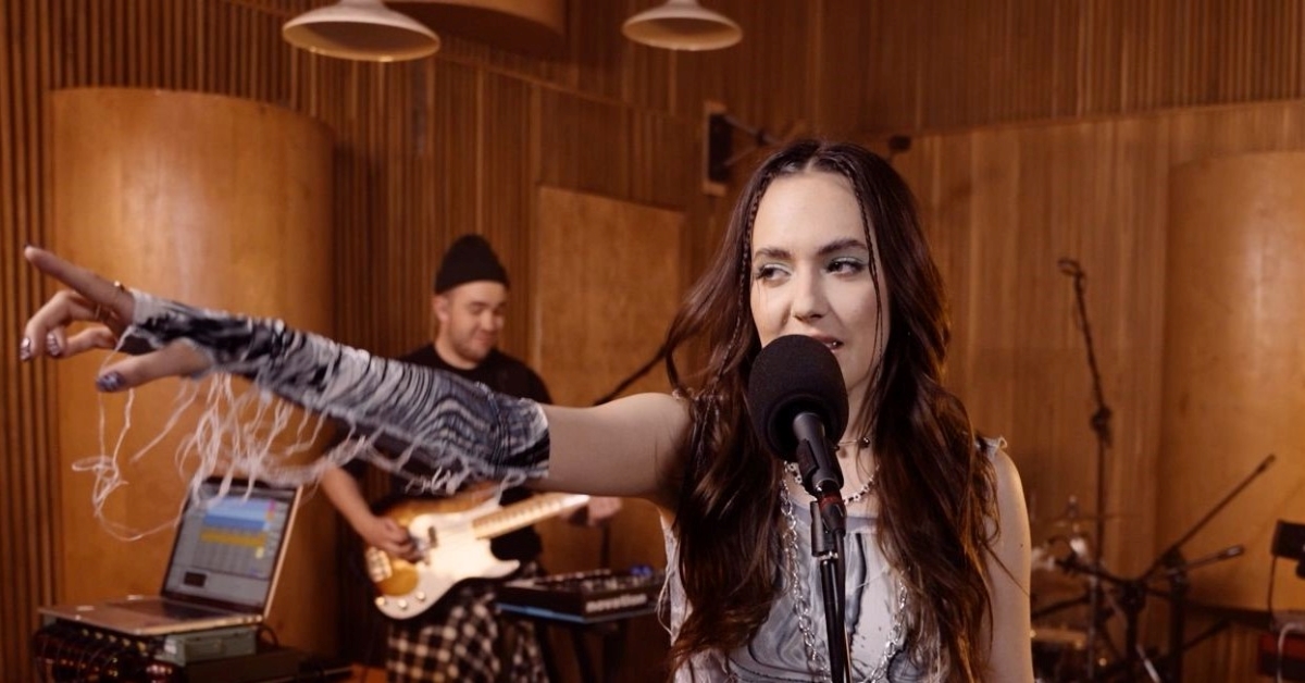 Zalia niczym prawdziwa królowa indie w singlu „Bezsensownie” - Rytmy.pl