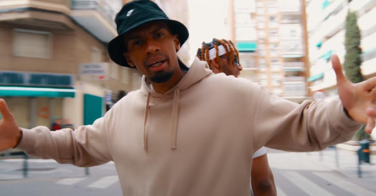 Josef Bratan szuka odważnych pań do udziału w live'ach - Rytmy.pl