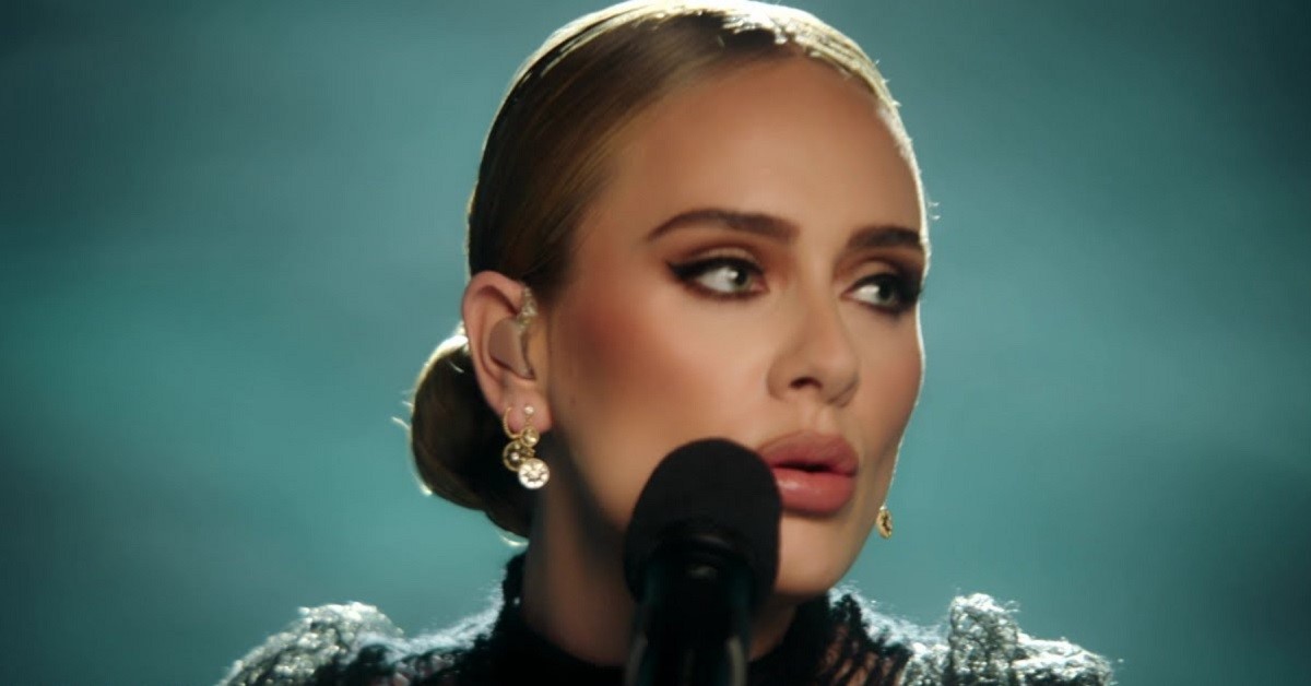 Adele złożyła hołd Matthew Perry'emu podczas koncertu - Rytmy.pl