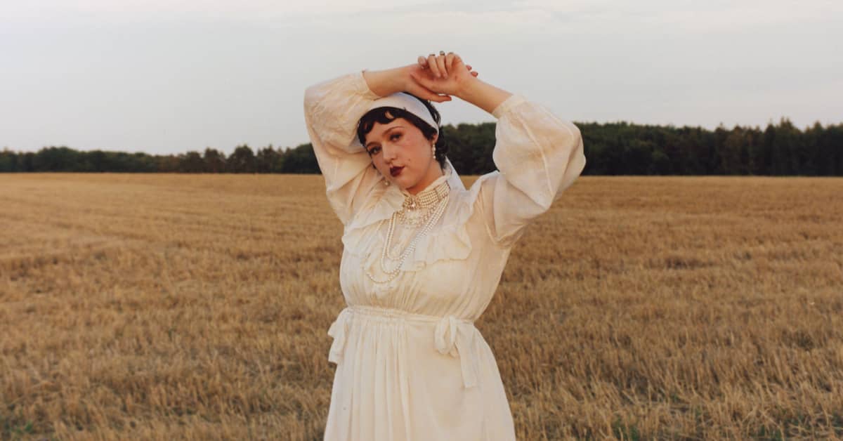 Karin Ann zapowiada debiutancki album singlem „false gold” - Rytmy.pl
